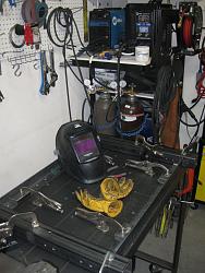 Compact Workshop Welding Area - HomemadeTools.net