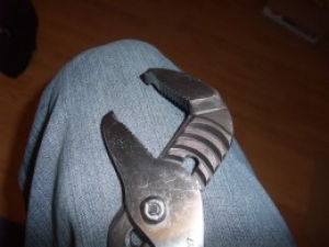 Homemade Notched Lock Ring Pliers - HomemadeTools.net