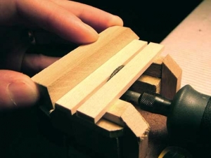 Homemade Mini Table Saw - HomemadeTools.net
