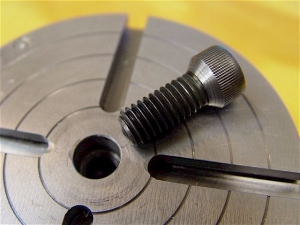 Homemade Rotary Table Centering Bolt - HomemadeTools.net