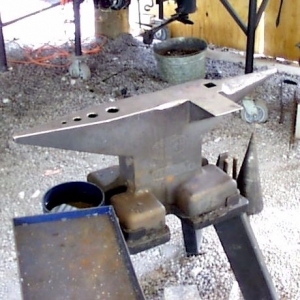 Homemade Anvil Stand - HomemadeTools.net