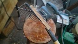 Homemade Gravel Spreader - HomemadeTools.net