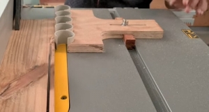 Homemade Featherboard - HomemadeTools.net